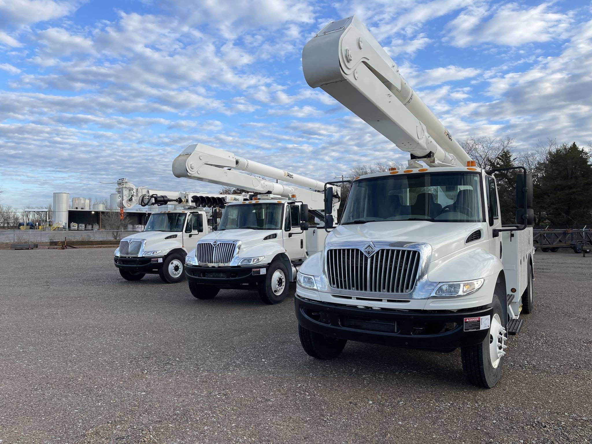 SS UTILITY GROUP - Powerline Trucks & Equipment l Utility Repairs