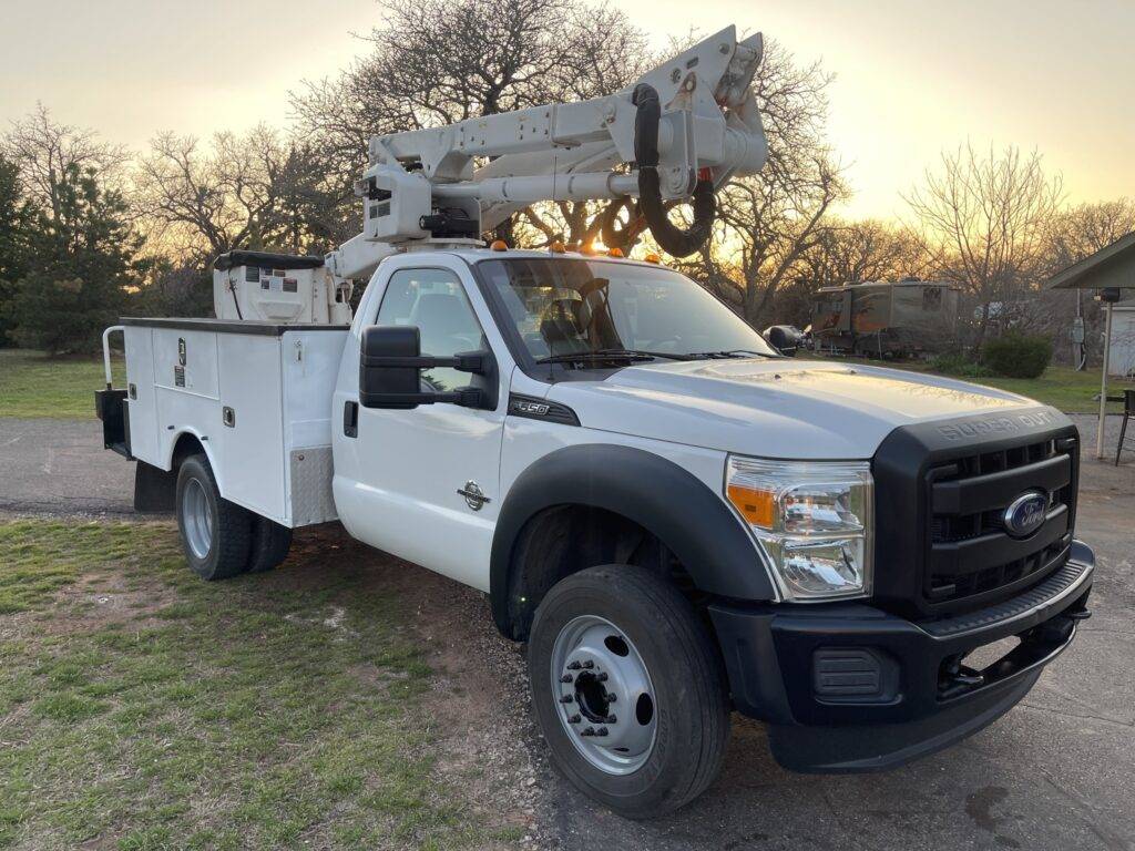 SS UTILITY GROUP - Powerline Trucks & Equipment l Utility Repairs