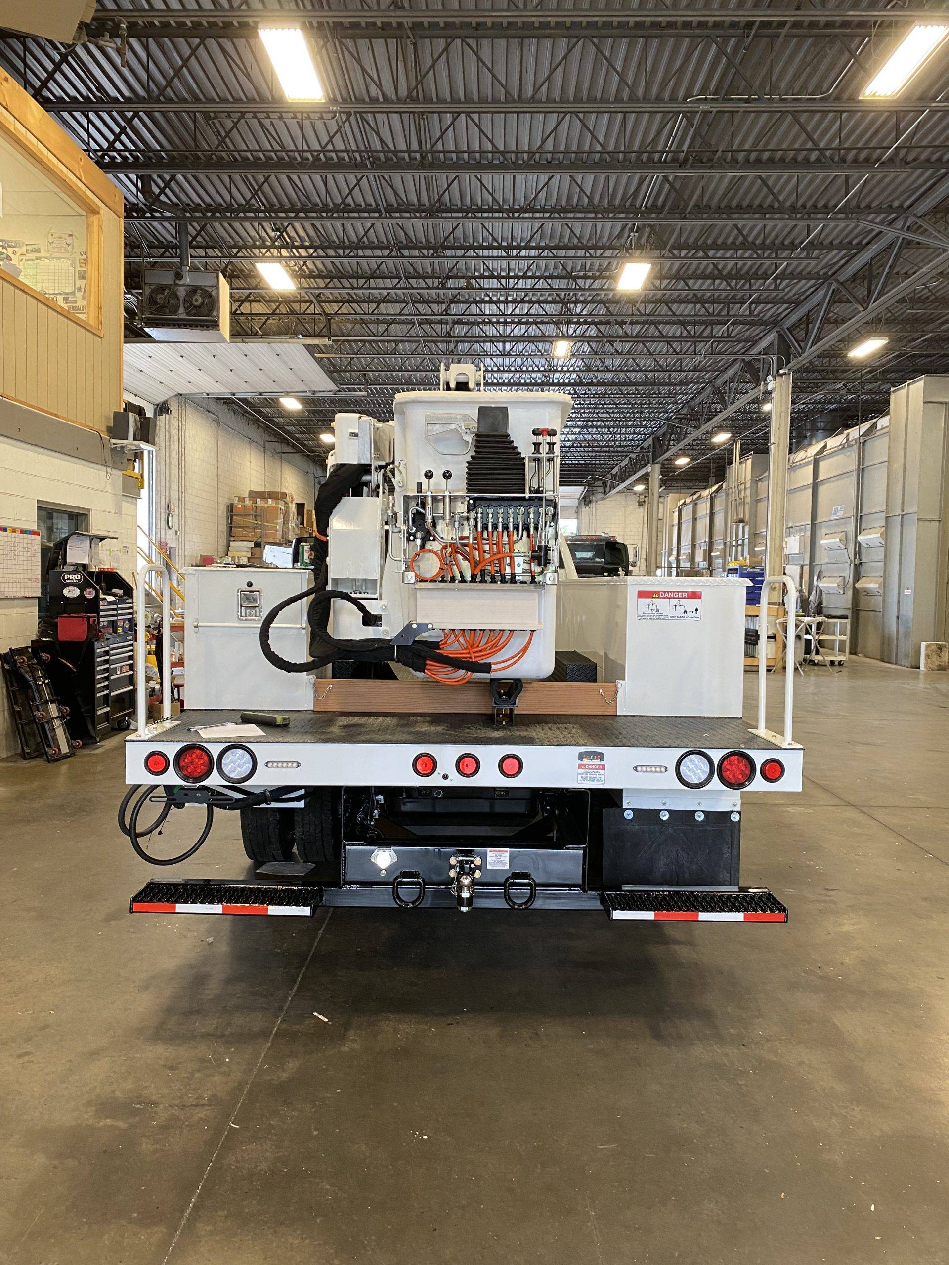 SS UTILITY GROUP - Powerline Trucks & Equipment l Utility Repairs